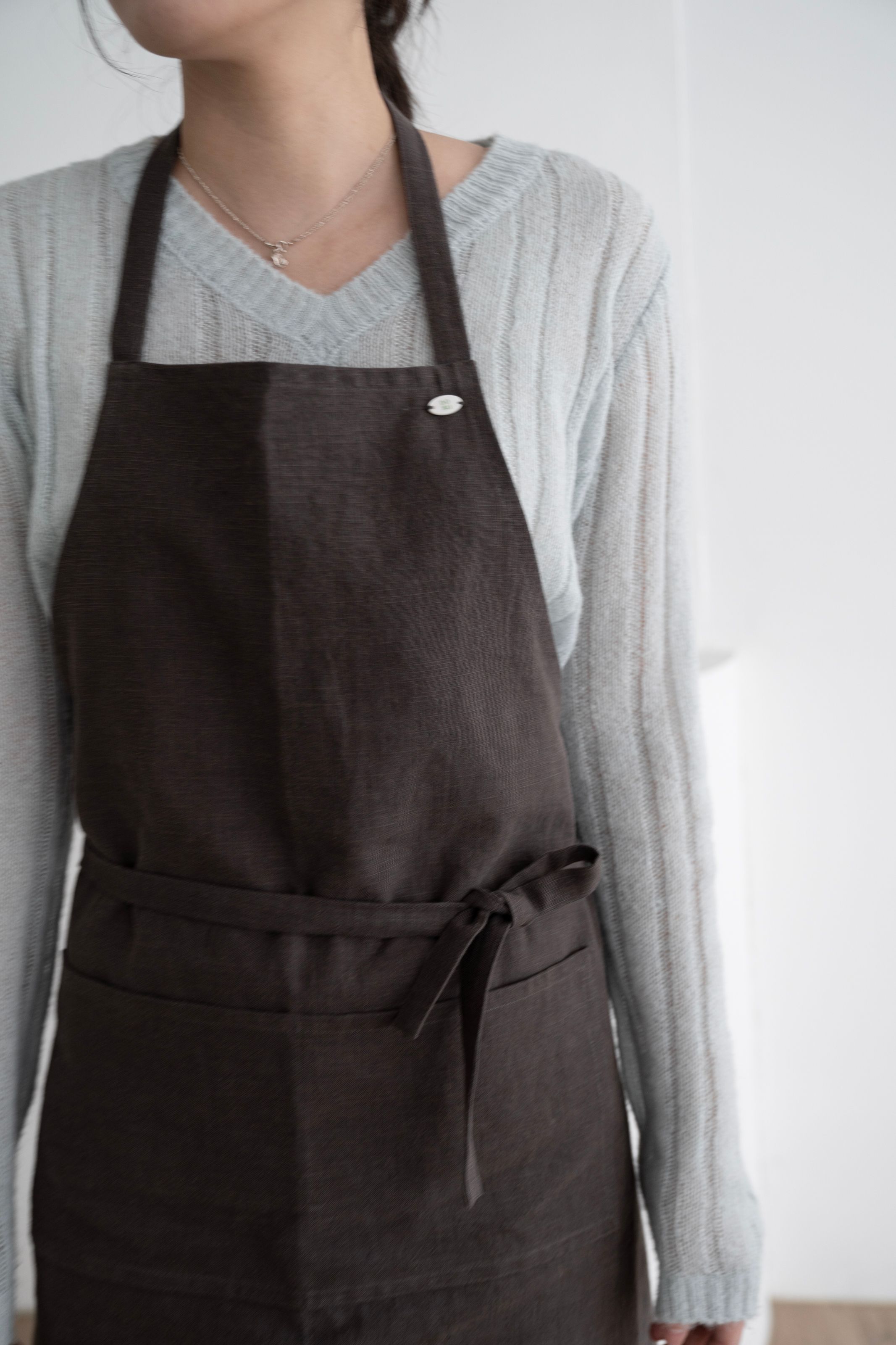 앞치마·주방장갑 > 롱 린넨 앞치마 long linen apron_dark brown | 오늘의집 쇼핑
