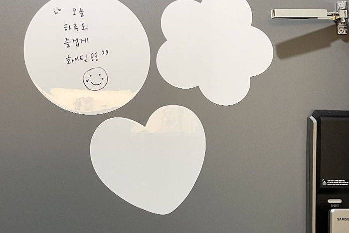 데스크테리어 하트 도형 냉장고보드 붙이는 화이트보드 현관 자석보드 오늘의집 쇼핑