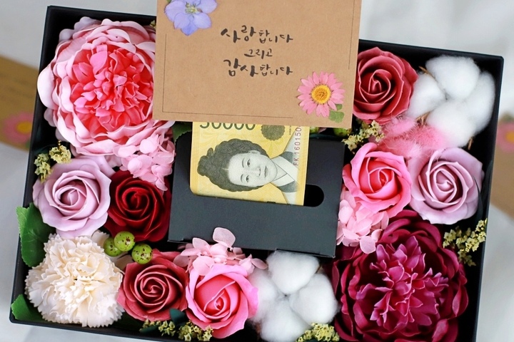 꽃다발·플라워박스 반전 작약 용돈박스 돈케이크 어버이날 용돈 이벤트 돈티슈 환갑 선물 오늘의집 쇼핑