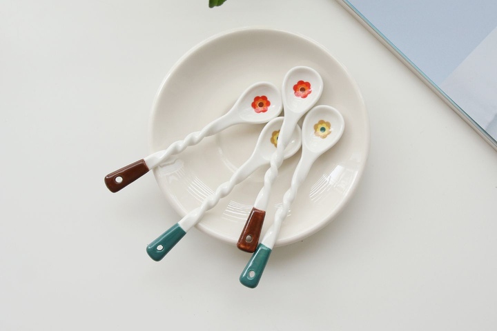 스푼·포크·나이프 일본 데꼴 플라워 세라믹 디저트 스푼 2color 오늘의집 쇼핑