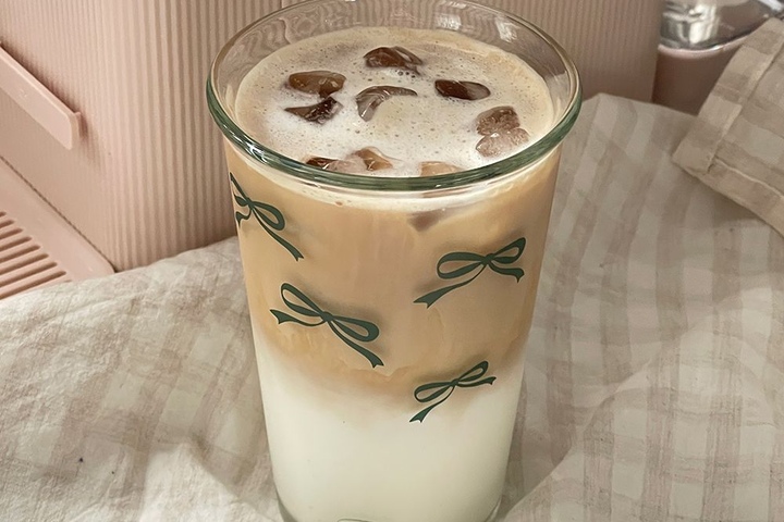 유리컵·물컵 빠마린 그린 리본 내열 유리컵 카페 컵 맥주잔 380ml 오늘의집 쇼핑